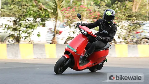 OLA S1 Pro Left Front Three Quarter Image - BikeWale