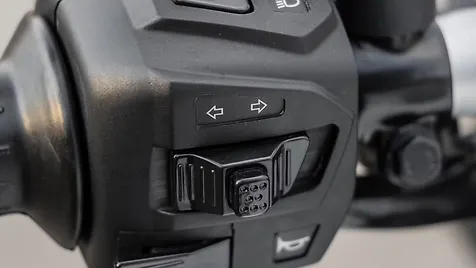 Bajaj Pulsar NS160 Turn Indicators Switch Image - BikeWale