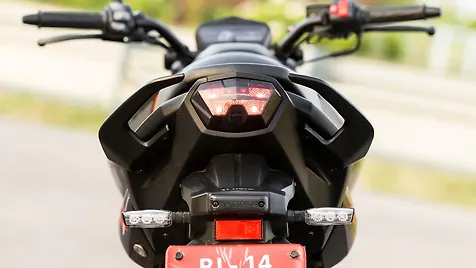 Hero Xtreme 160R 4V Rear Reflex Reflector Image - BikeWale