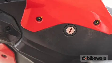 Ducati Streetfighter V2 Fuel Tank Image - BikeWale