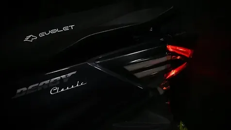 Evolet Derby Grab Rail Image – BikeWale