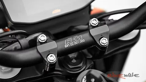 KTM 790 Duke Handlebar Image - BikeWale
