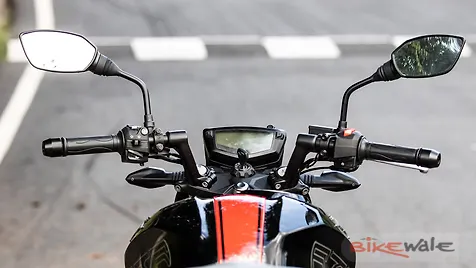 TVS Apache RTR 200 4V Handlebar Image - BikeWale
