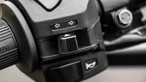 Husqvarna Vitpilen 250 Turn Indicators Switch Image - BikeWale