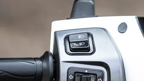 TVS iQube High Beam Low Beam Switch Image - BikeWale