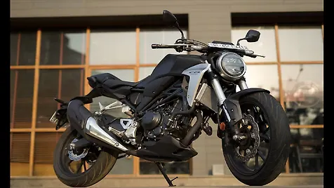 Honda CB300R [2018-2019] Front Three-Quarter Image - BikeWale