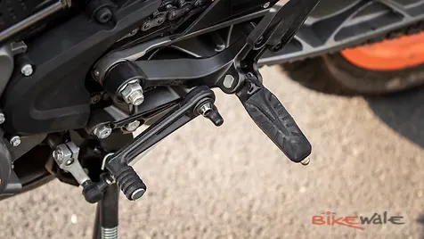 KTM 200 Duke [2021] Front Footpeg Image - BikeWale