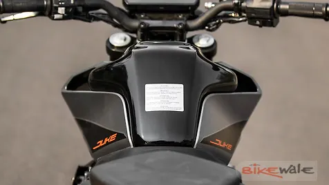 KTM 390 Duke [2021] Fuel Tank Image - BikeWale
