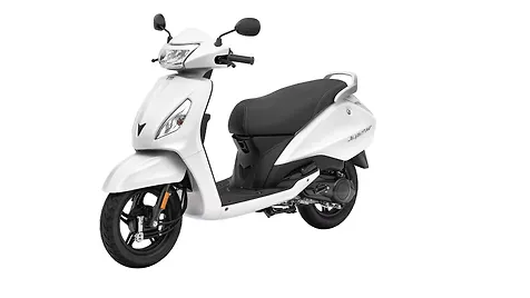 TVS Jupiter Front Three-Quarter Image - BikeWale
