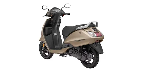 TVS Jupiter Rear Three-Quarter Image - BikeWale