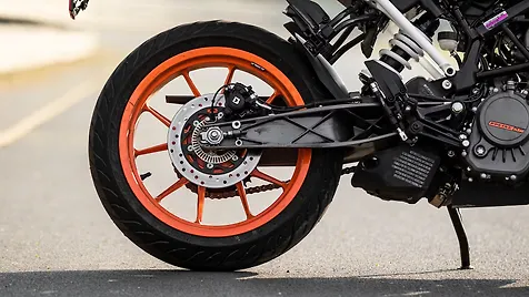 KTM 200 Duke [2021] Rear Alloy Wheel Image - BikeWale