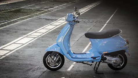 Vespa VXL 150 Left Side View Image - BikeWale