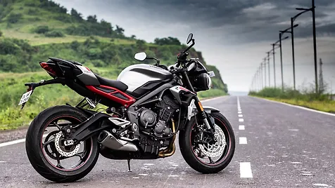 Triumph Street Triple R [2022] Right Rear Three Quarter Image - BikeWale