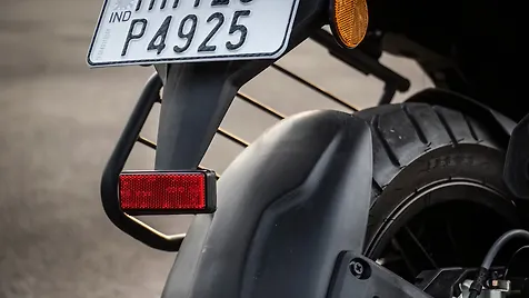 TVS Apache RTR 200 4V Rear Reflex Reflector Image - BikeWale