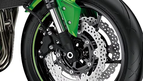 Kawasaki Z900 [2020-2021] Front Wheel & Tyre Image - BikeWale