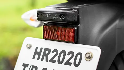 Hero Glamour Rear Reflex Reflector Image - BikeWale