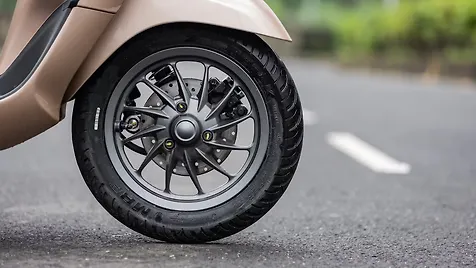 Bajaj Chetak Front Alloy Wheel Image - BikeWale