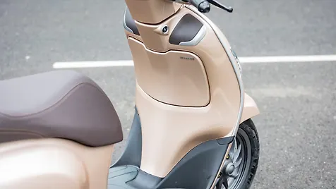 Bajaj Chetak Front Inner Cover Image - BikeWale