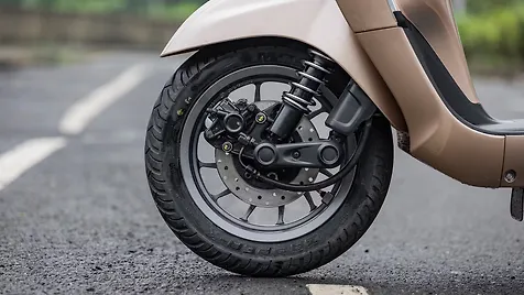 Bajaj Chetak Front Wheel Image - BikeWale