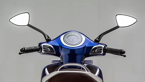 Bajaj Chetak Handlebar Image - BikeWale
