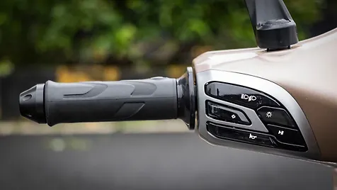 Bajaj Chetak Left Side Grip Image - BikeWale