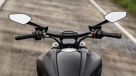 Ducati Diavel 1260 Handle Bar Image - BikeWale