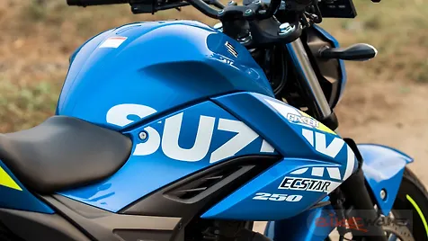 Suzuki Gixxer 250 Branding/Fuel Tank Decal Image - BikeWale