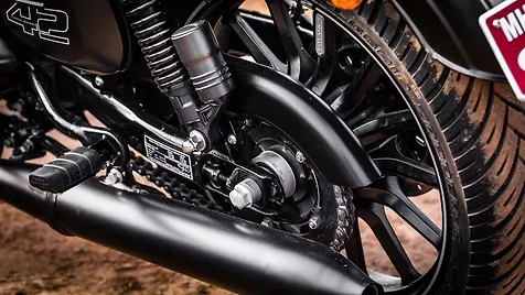 Jawa 42 Drive Chain and Sprocket Image - BikeWale