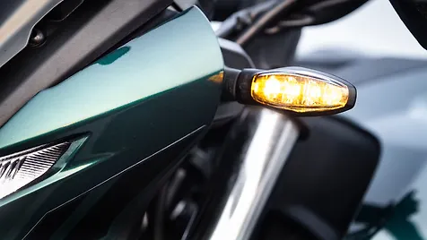 Yamaha FZ25 Front Turn Indicators Image - BikeWale