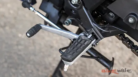 TVS Apache RTR 200 4V Rider Footpeg Image - BikeWale