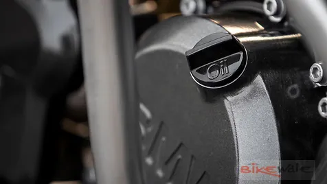 BMW G 310 R [2021] Engine Oil Level Indicator Image - BikeWale