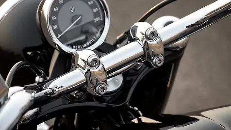 BMW R18 Handlebar Clamp Image - BikeWale