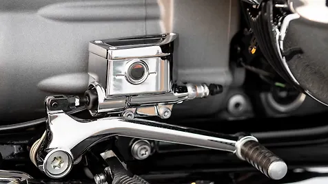 BMW R18 Rear Brake Fluid Reservoir Image - BikeWale