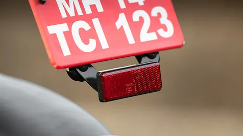 KTM 125 Duke [2021] Rear Reflex Reflector Image - BikeWale