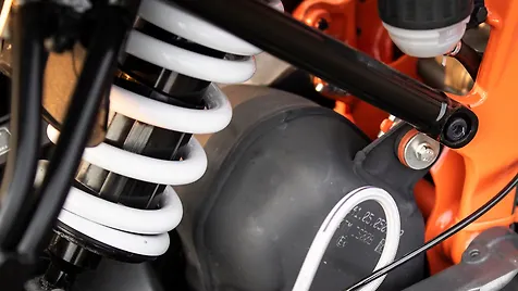 KTM 125 Duke [2021] Rear Suspension Spring Preload Setting Image - BikeWale