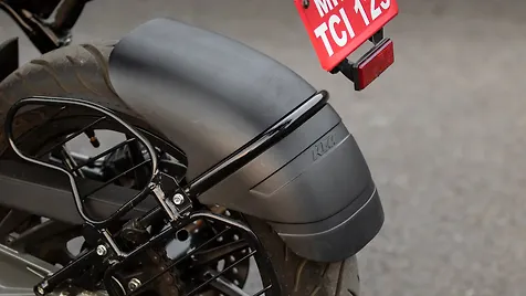 KTM 125 Duke [2021] Rear Wheel Floting Hugger Image - BikeWale