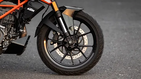 KTM 125 Duke [2021] Front Alloy Wheel Image - BikeWale
