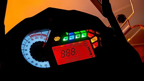Benelli TRK 502X TFT / Instrument Cluster Image - BikeWale