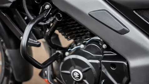 Bajaj Pulsar NS125 Front Leg Guard Image - BikeWale