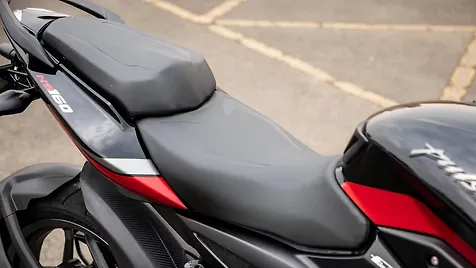 Bajaj Pulsar NS160 Split Seat Image - BikeWale