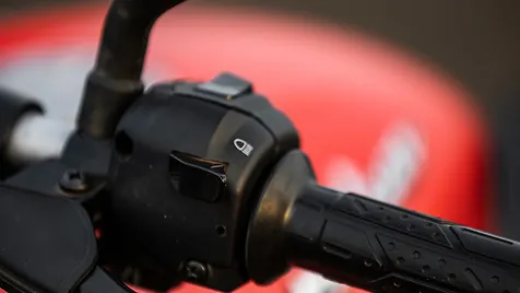 Bajaj Pulsar NS200 High-Beam Flasher Image - BikeWale