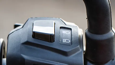 Bajaj Pulsar NS200 High Beam Low Beam Switch Image - BikeWale