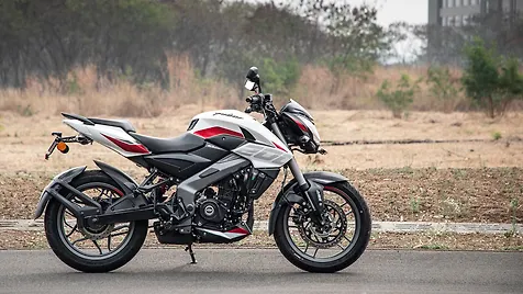 Bajaj Pulsar NS200 Right Side View Image - BikeWale