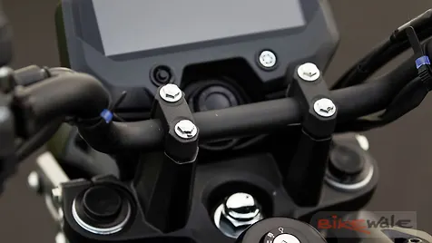 Yamaha FZ X Handlebar Clamp Image - BikeWale