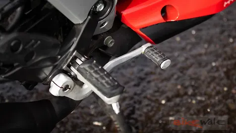 TVS Apache RTR 160 4V Rear Brake Lever Assembly Image - BikeWale