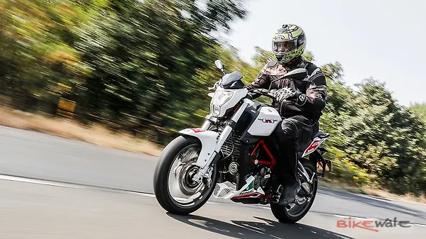 Benelli TNT 25 Price, Images & Used TNT 25 Bikes - BikeWale