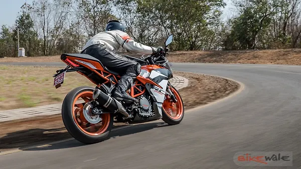 2017 KTM RC390 Track Ride Review - BikeWale