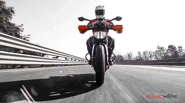 2017 KTM 390 Duke Track Ride Review - BikeWale