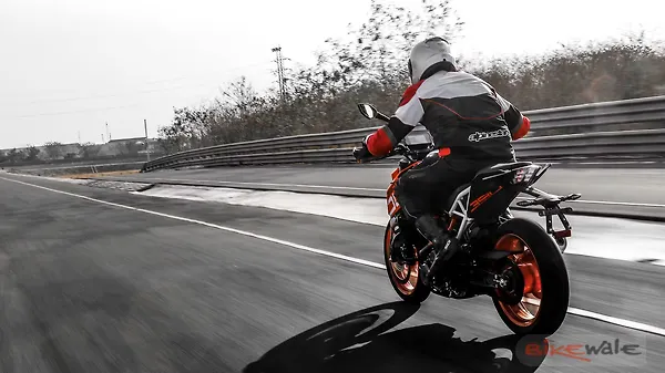 2017 KTM 390 Duke Track Ride Review - BikeWale