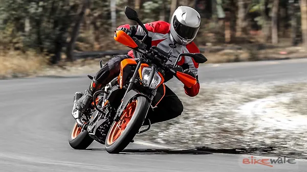 2017 KTM 390 Duke Track Ride Review - BikeWale